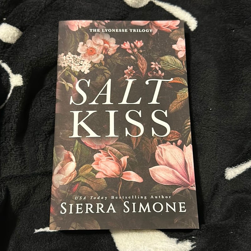Salt Kiss by Sierra Simone, Paperback | Pangobooks