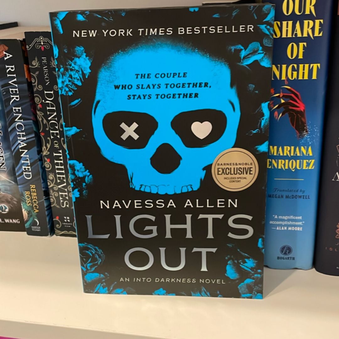 Lights out by Navessa Allen, Paperback | Pangobooks