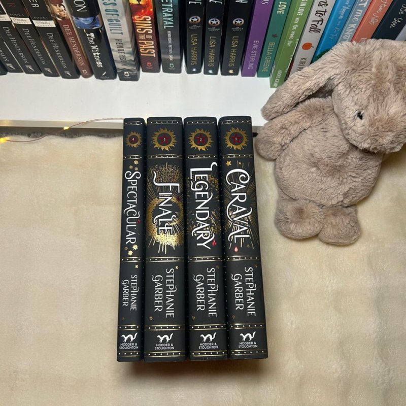 Caraval by Stephanie Garber, Hardcover | Pangobooks