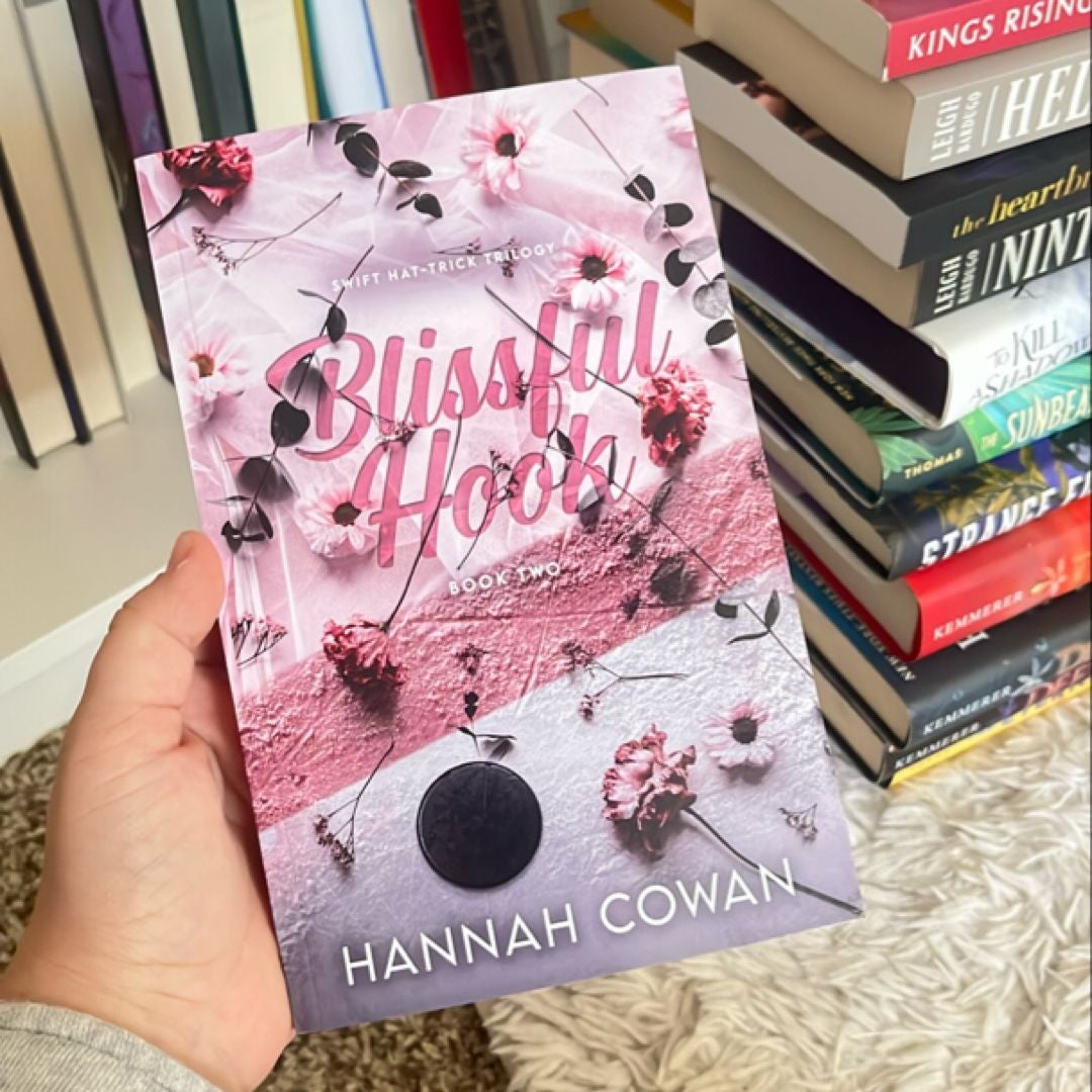 Blissful Hook by Hannah Cowan, Paperback | Pangobooks