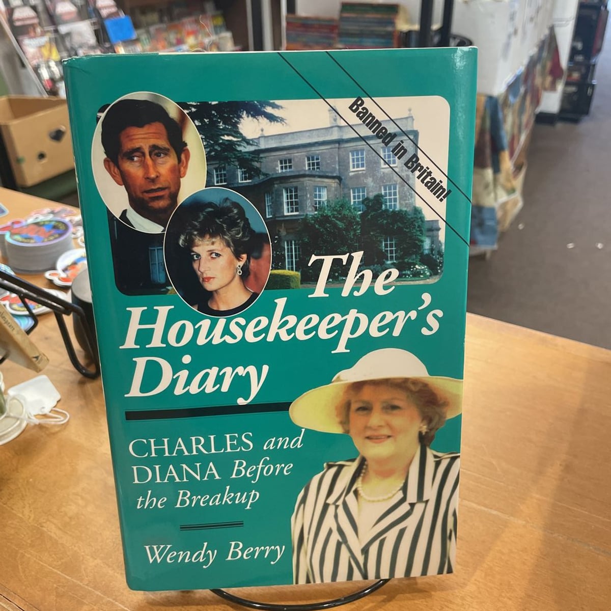 Housekeepers Diary by Wendy Berry, Hardcover | Pangobooks