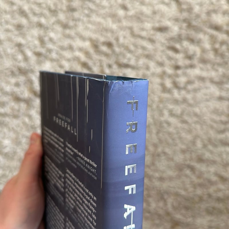 Freefall by Jessica Barry, Hardcover | Pangobooks