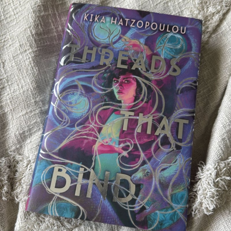 Threads that bind fairyloot by Kika Hatzopoulou, Hardcover | Pangobooks