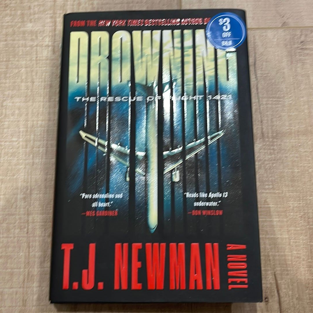 Drowning by T. J. Newman, Paperback | Pangobooks