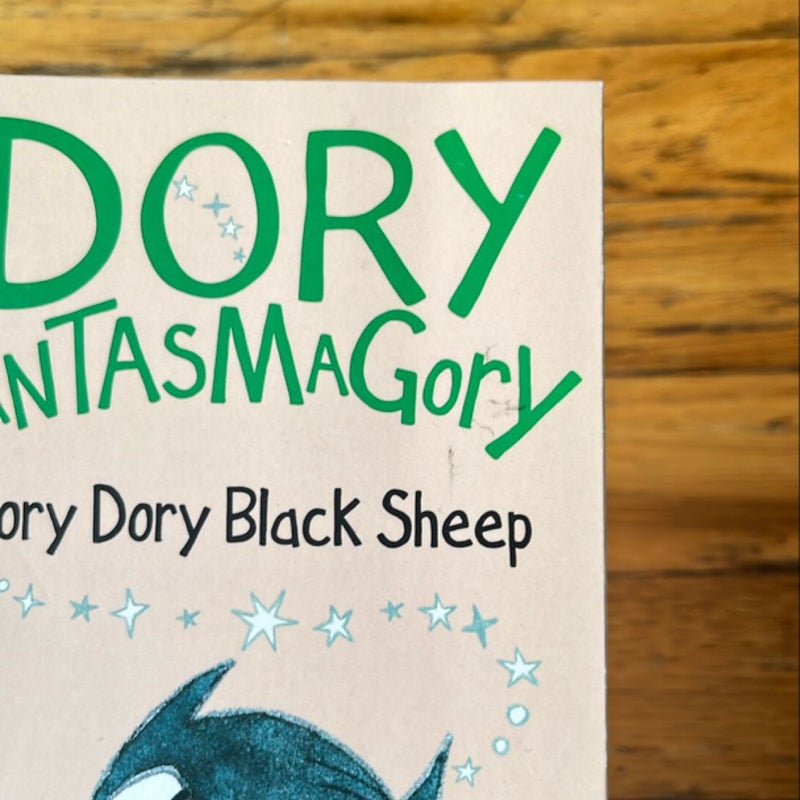 Dory Fantasmagory: Dory Dory Black Sheep by Abby Hanlon