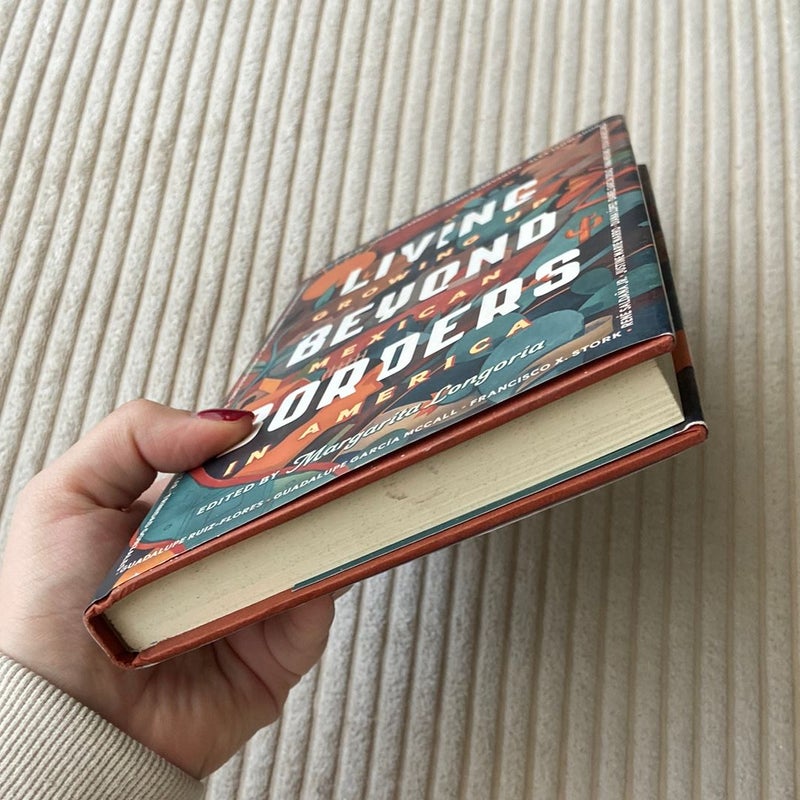 Living Beyond Borders by Margarita Longoria, Hardcover | Pangobooks