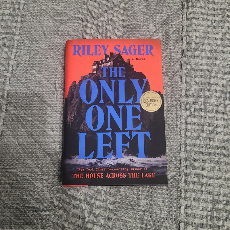 The Only One Left by Riley Sager, Hardcover | Pangobooks