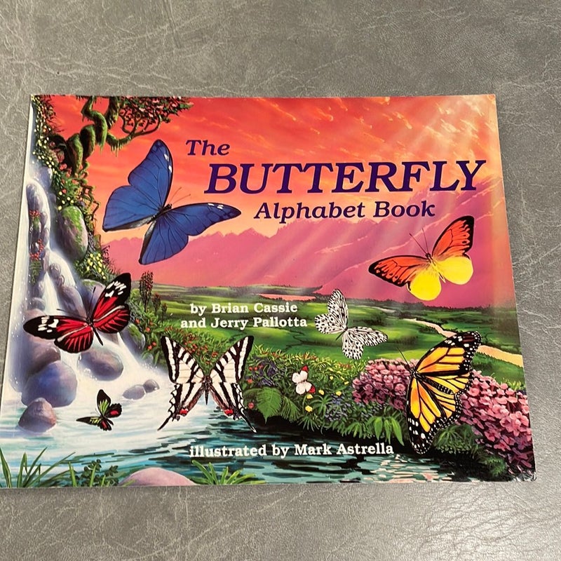 The Butterfly Alphabet Book by Jerry Pallotta, Paperback | Pangobooks