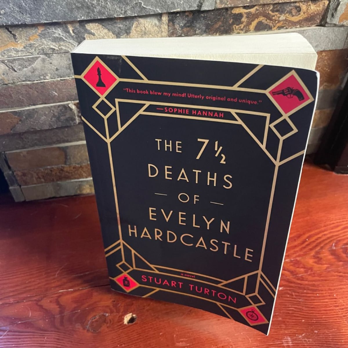 The 7½ Deaths of Evelyn Hardcastle by Stuart Turton, Paperback | Pangobooks