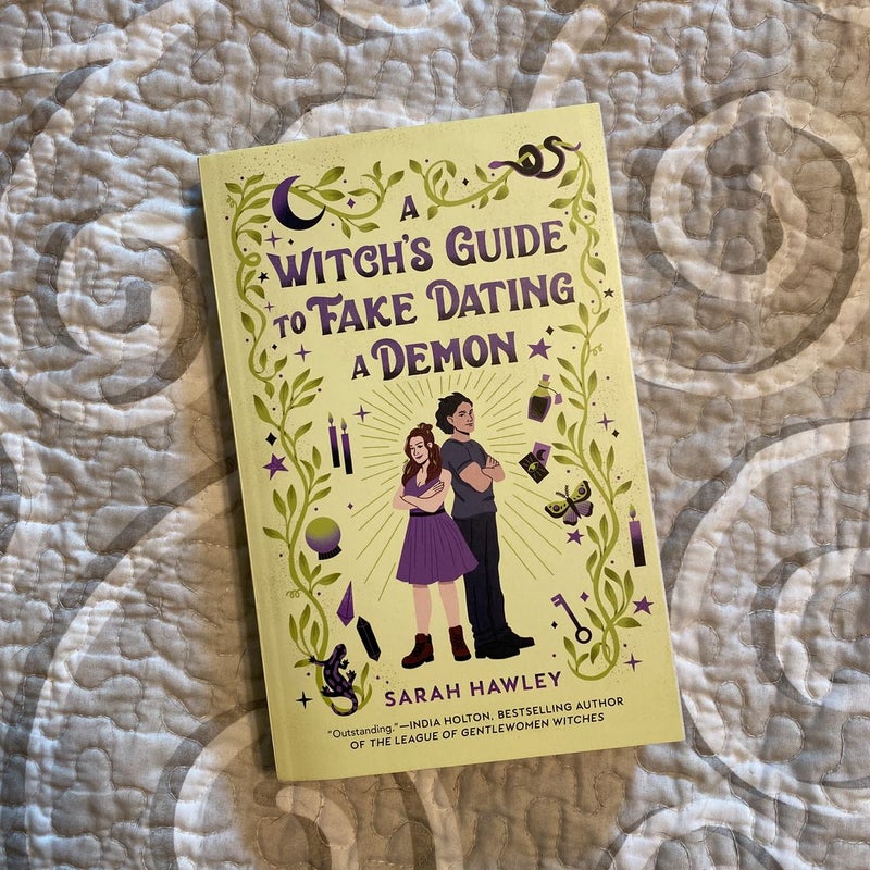 A Witch's Guide to Fake Dating a Demon