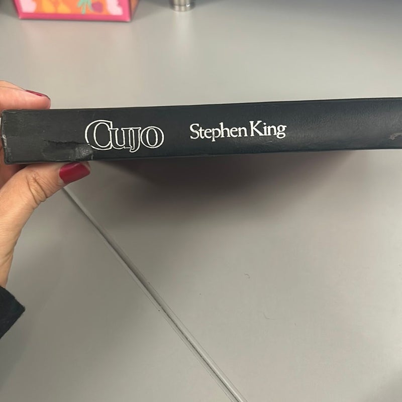 Cujo by Stephen King, Hardcover | Pangobooks
