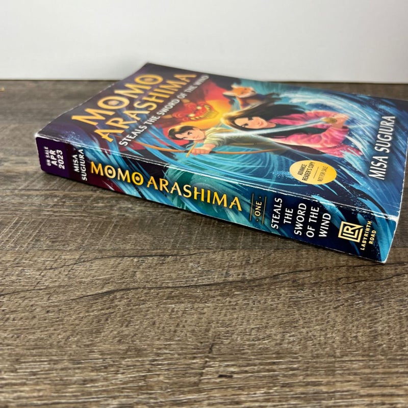 Momo Arashima Steals the Sword of the Wind by Misa Sugiura, Paperback | Pangobooks