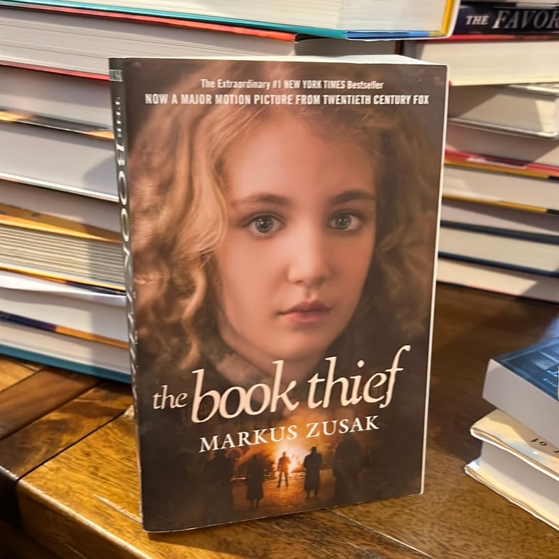 The Book Thief by Markus Zusak, Paperback | Pangobooks