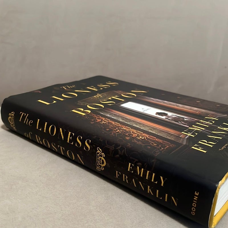 The Lioness of Boston by Emily Franklin, Hardcover | Pangobooks
