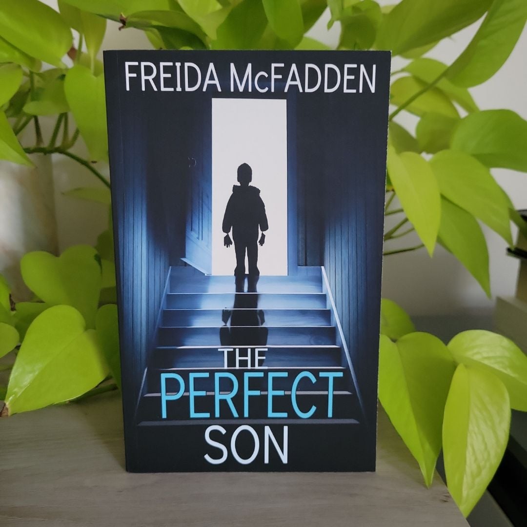 The Perfect Son by Freida McFadden, Paperback | Pangobooks