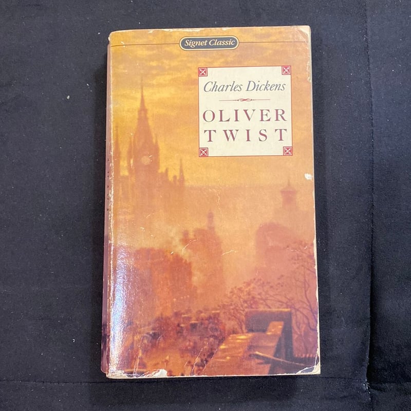 Oliver Twist by Charles Dickens, Paperback | Pangobooks