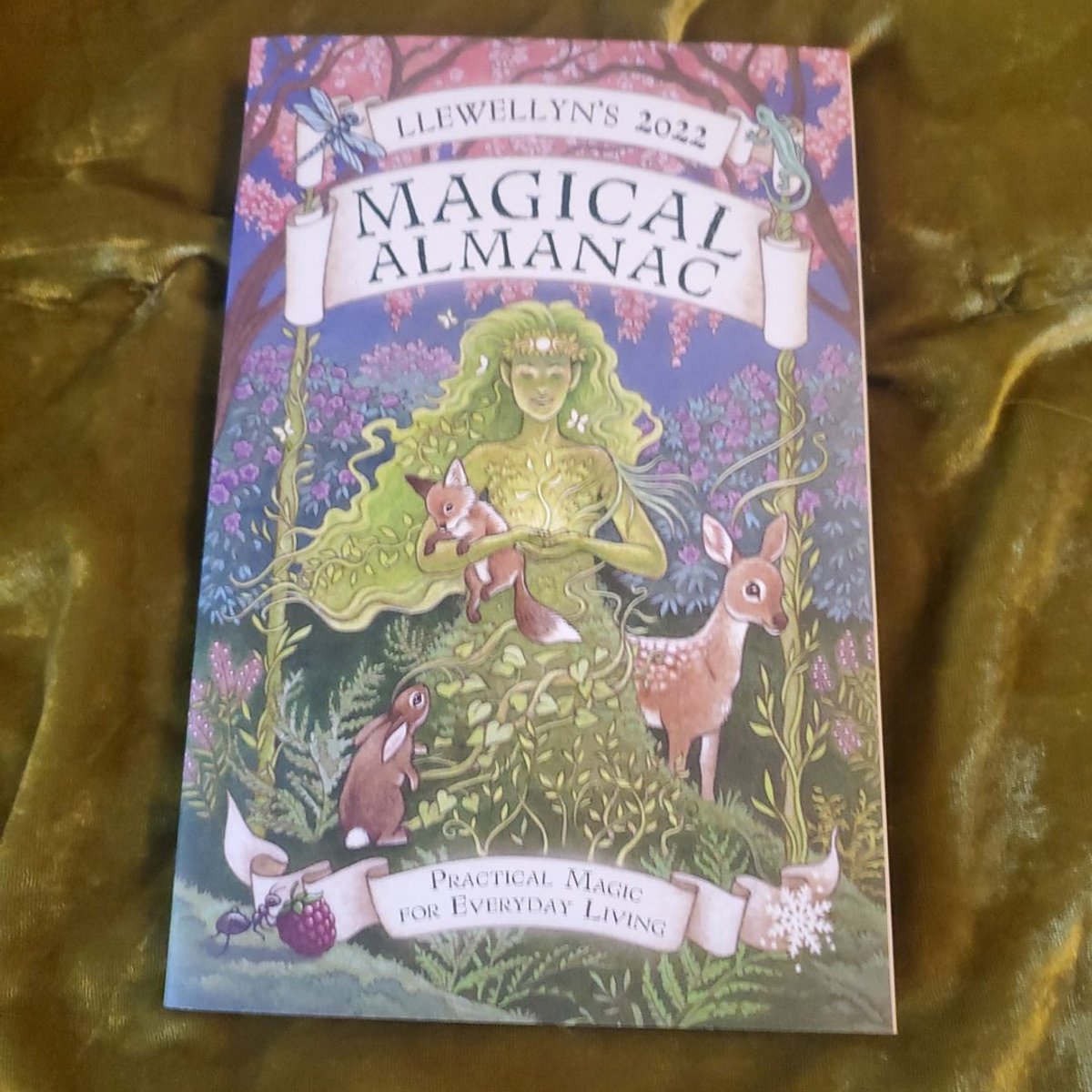 Llewellyn's 2022 Magical Almanac by Sasha Graham, Elizabeth Barrette ...