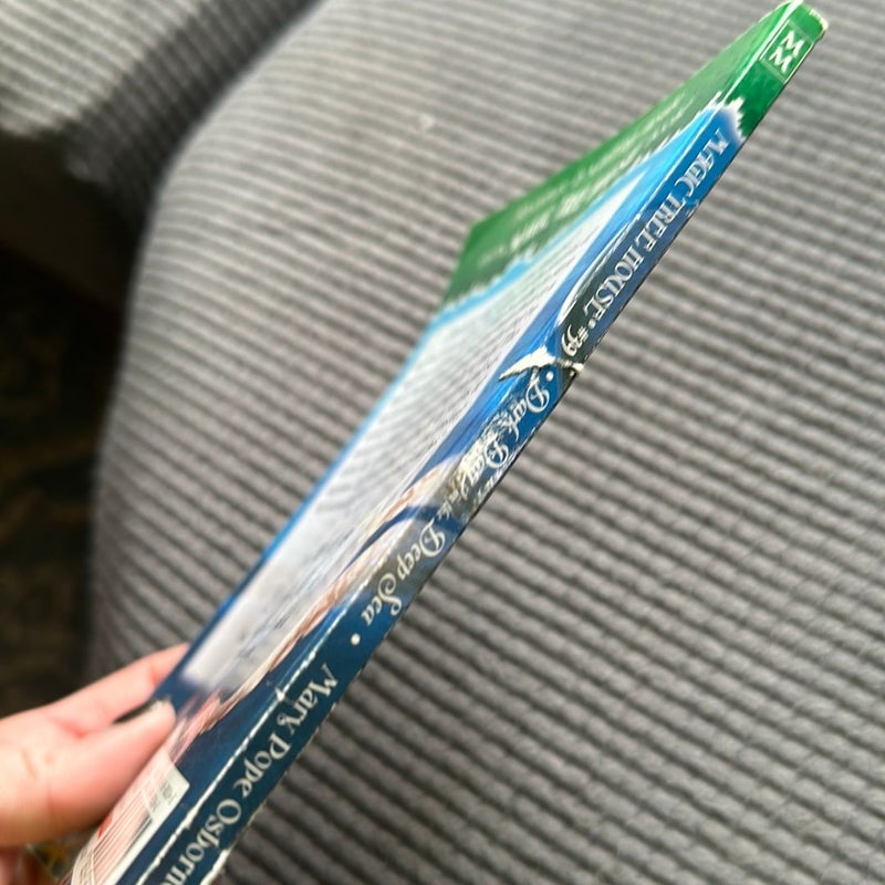 Magic Tree House #39: A Merlin Mission: Dark Day in the Deep Sea by ...