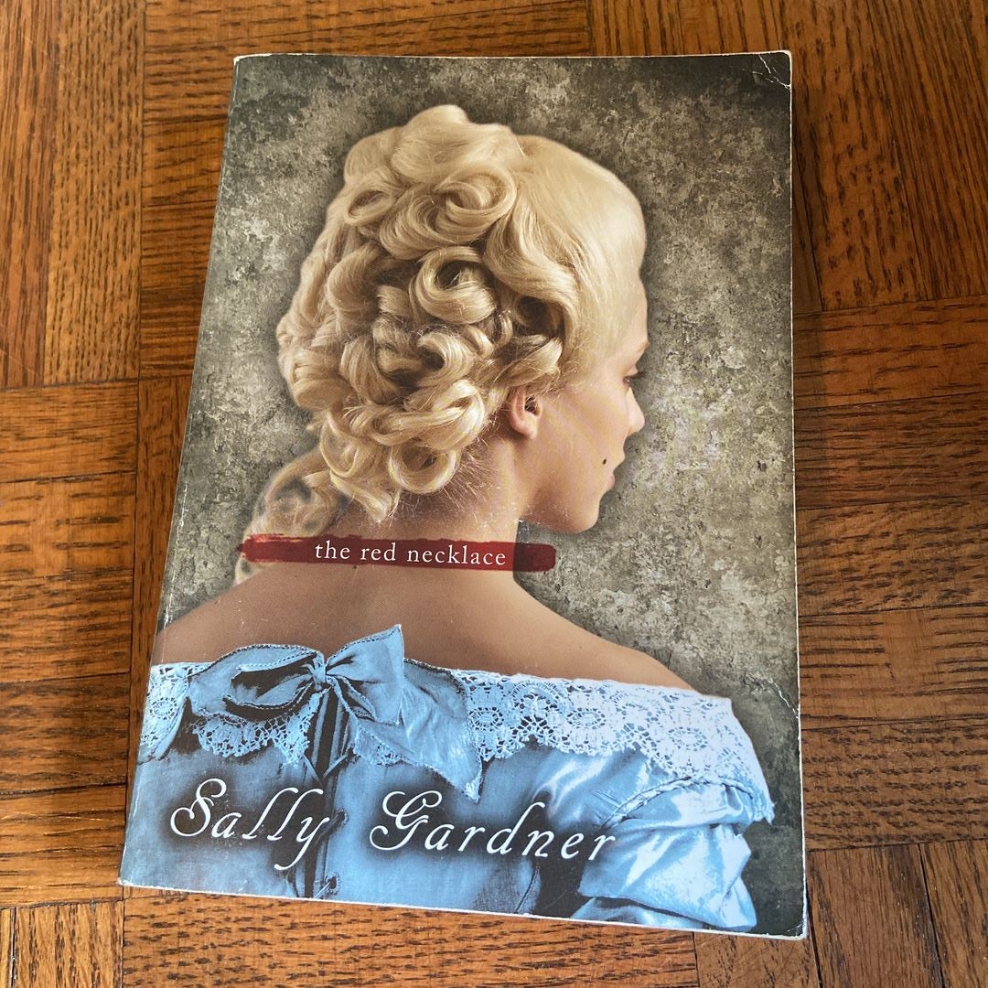 The red necklace by Sally Gardner , Paperback | Pangobooks