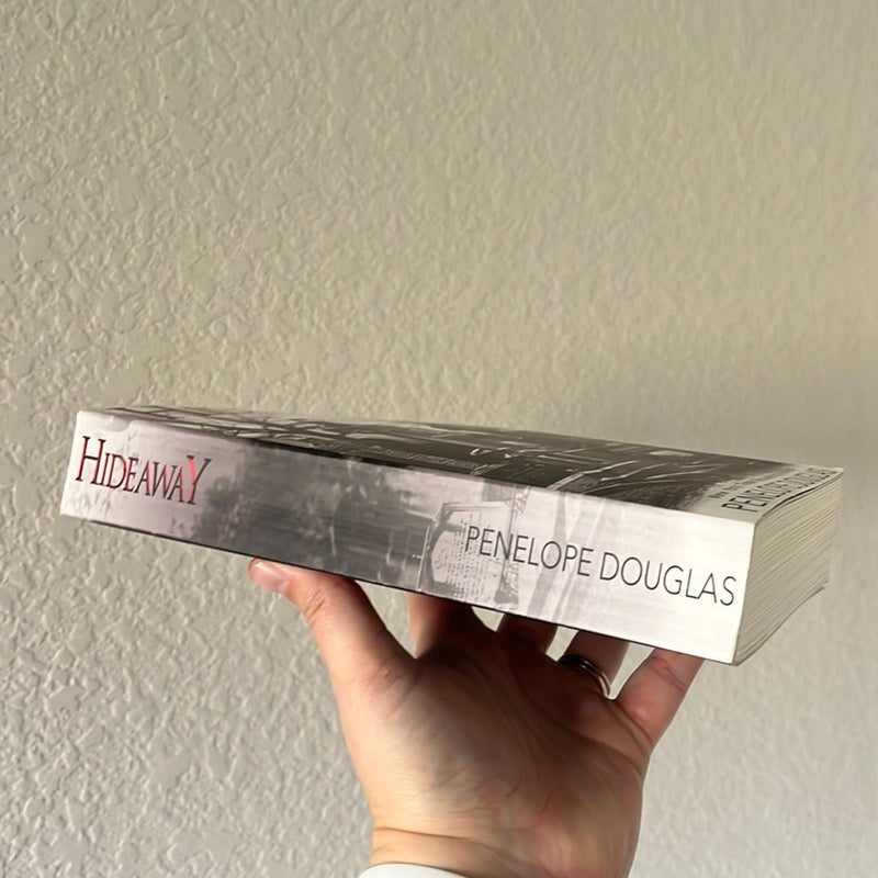 Hideaway by Penelope Douglas, Paperback | Pangobooks