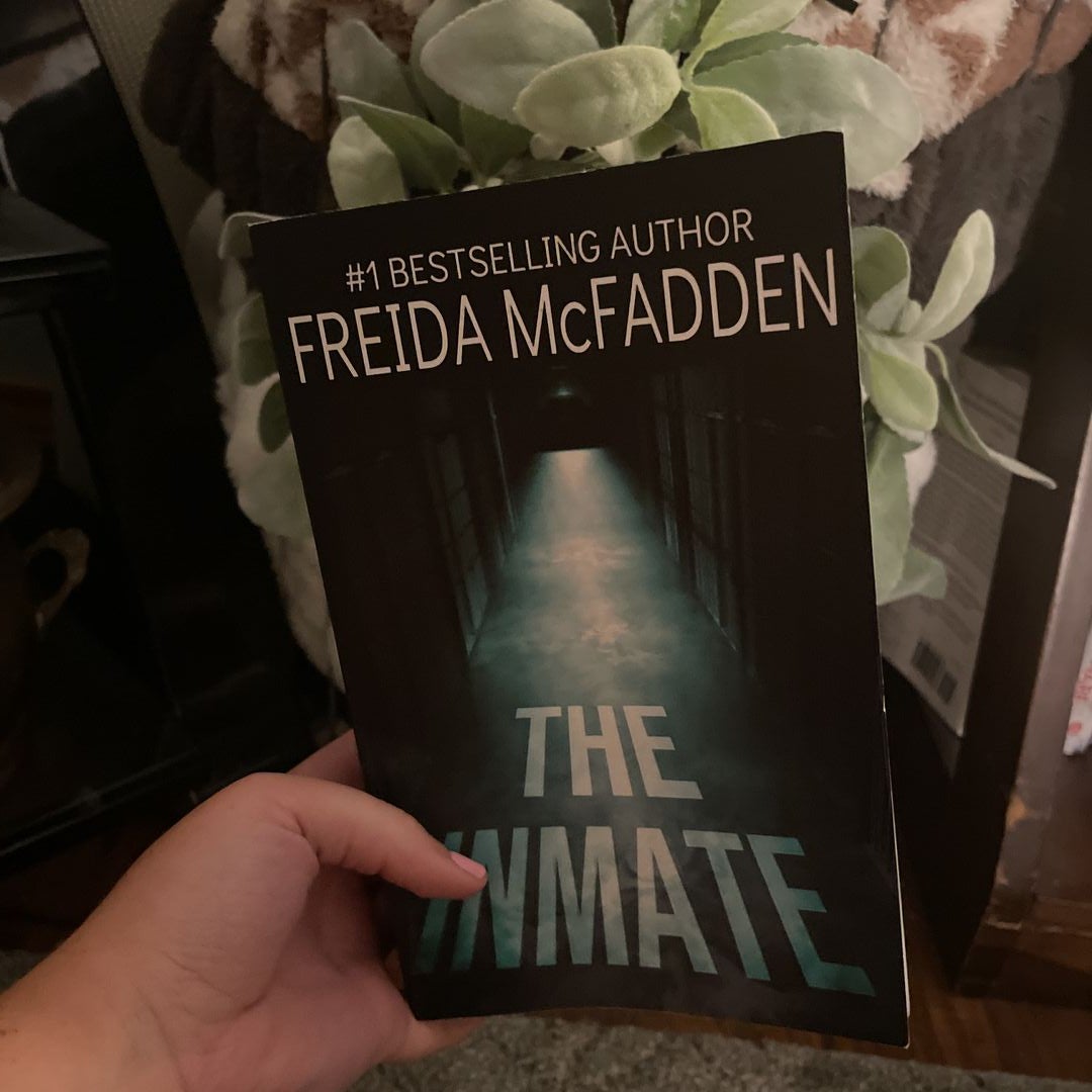 The inmate by Frieda McFadden , Paperback | Pangobooks