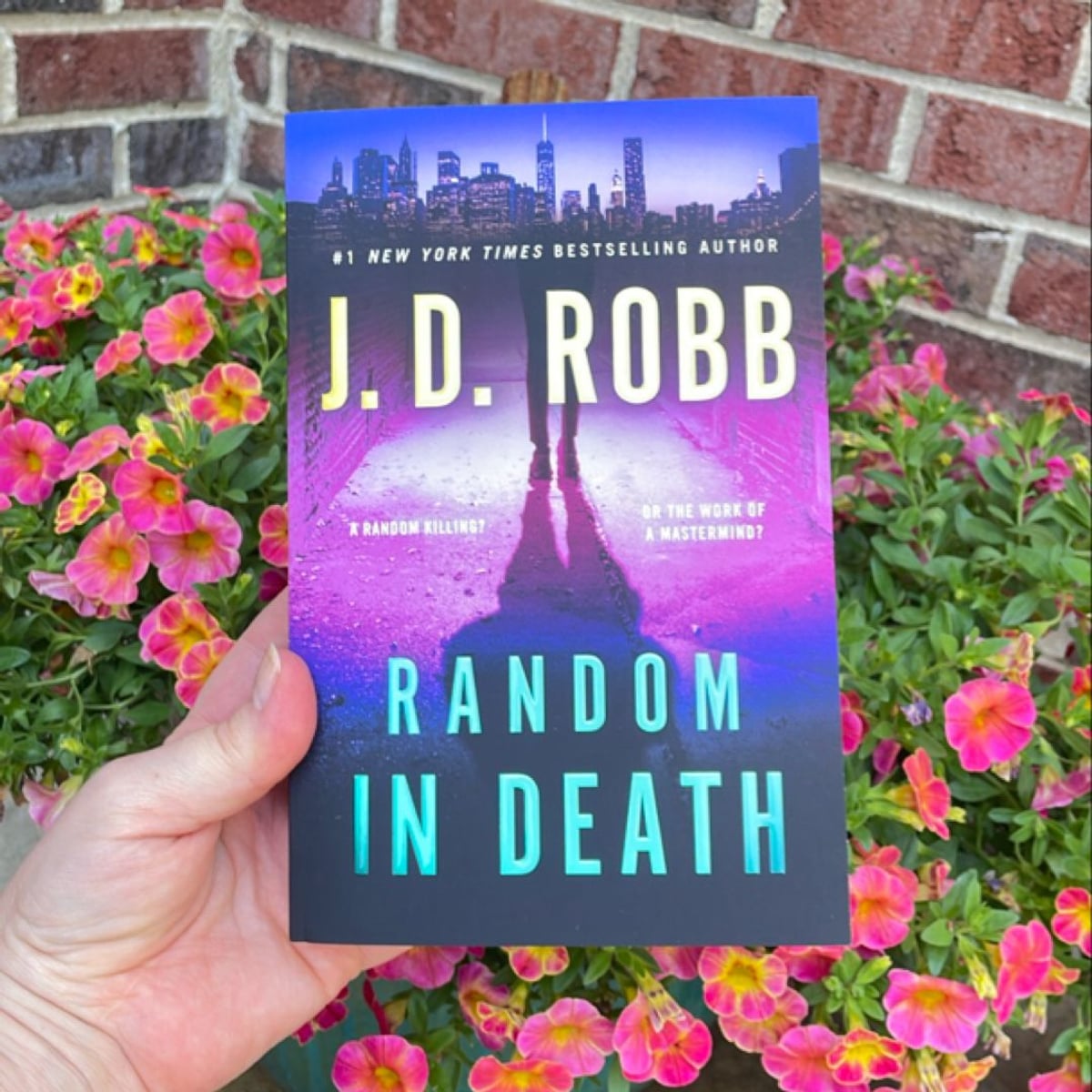 Random in Death by J. D. Robb, Paperback | Pangobooks