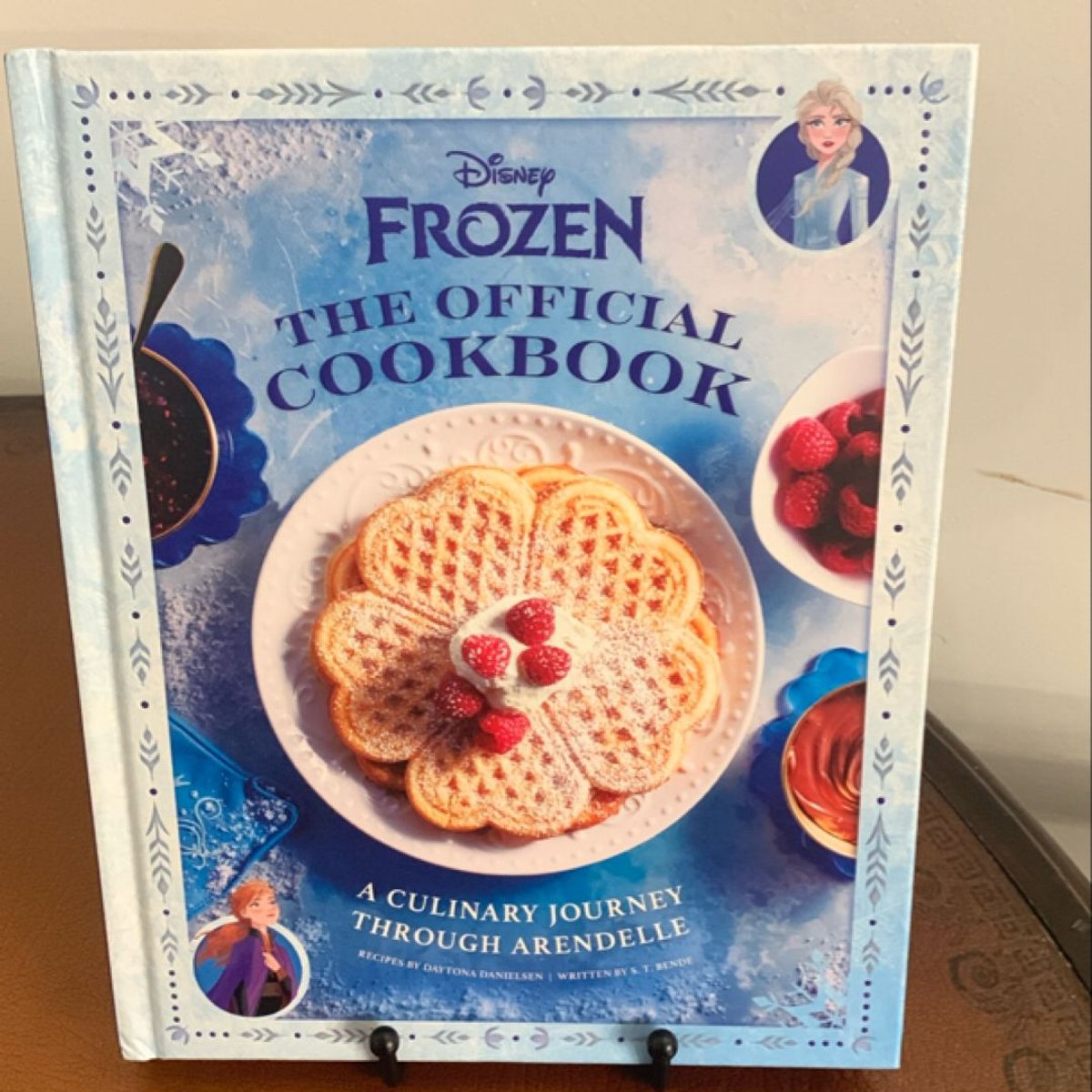Disney Frozen: the Official Cookbook by Daytona Danielsen, S. T. Bende