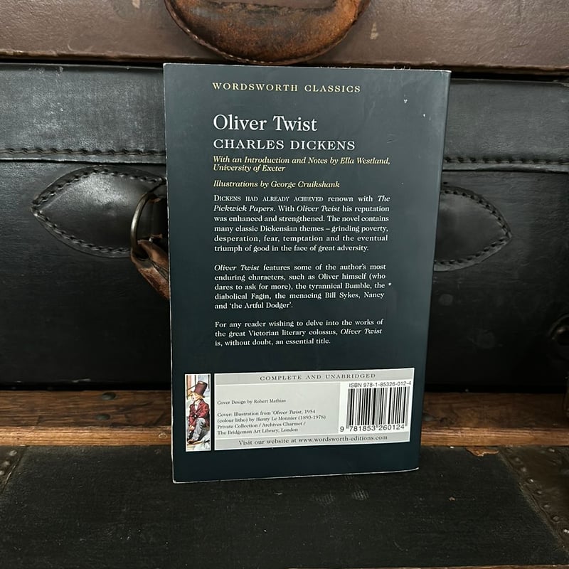 Oliver Twist by Charles Dickens , Paperback | Pangobooks