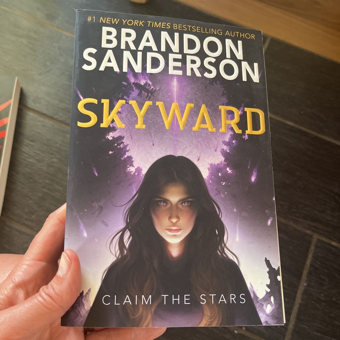 Skyward by Brandon Sanderson, Paperback | Pangobooks