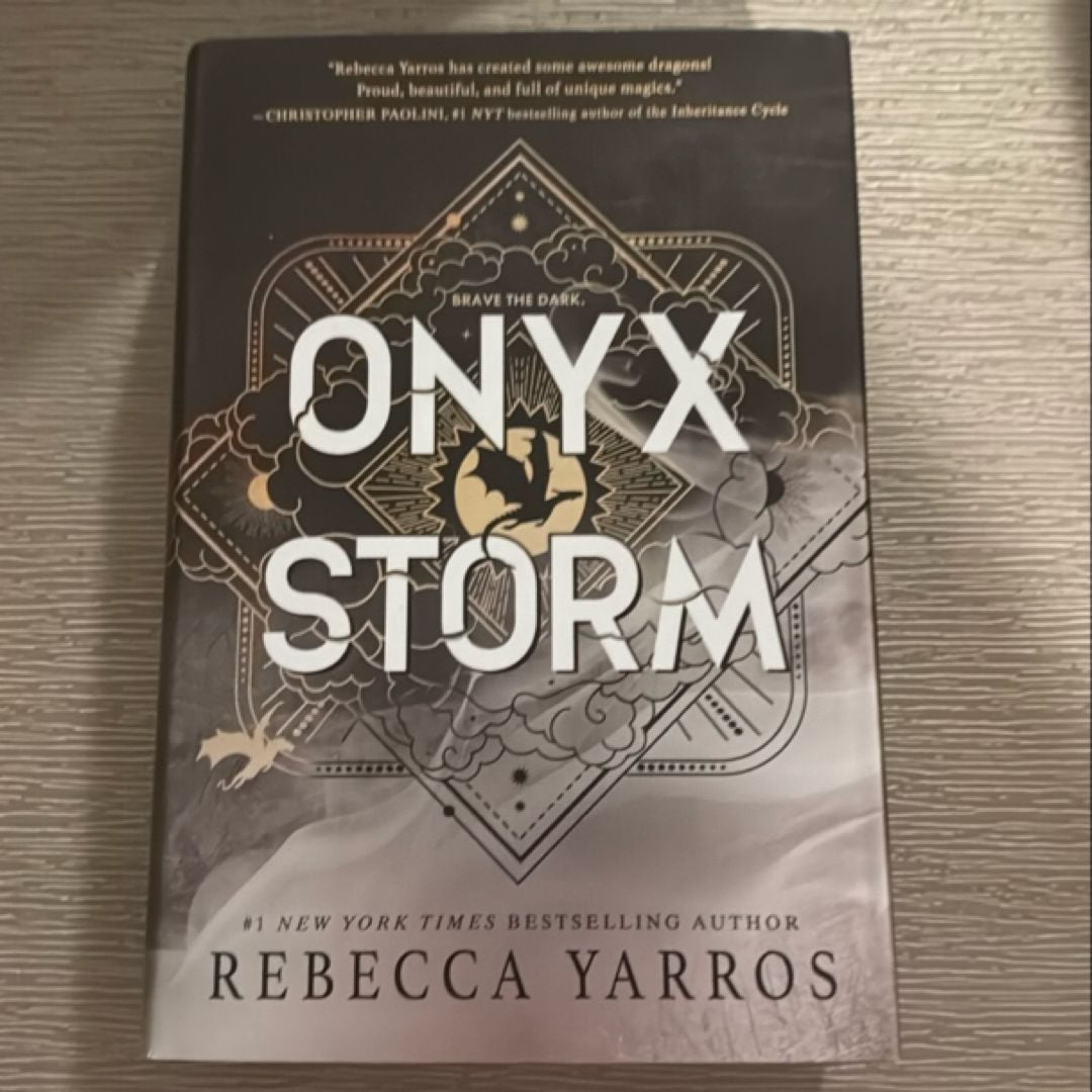 Onyx Storm by Rebecca Yarros, Hardcover | Pangobooks