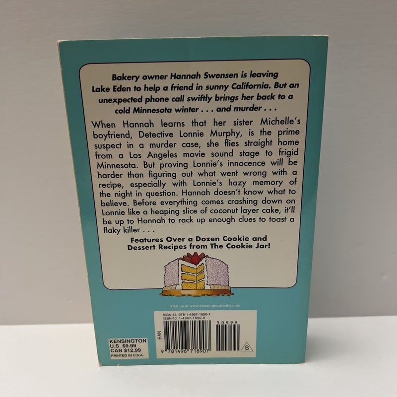 Coconut Layer Cake Murder (Hannah Swenson Mystery, Book 25) by Joanne ...