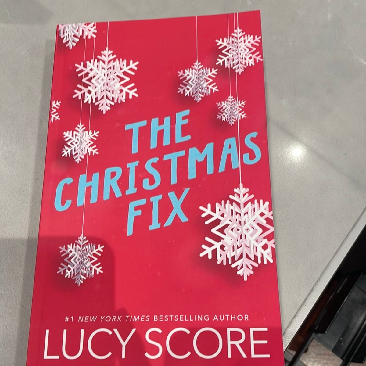 The Christmas Fix by Lucy Score, Paperback | Pangobooks