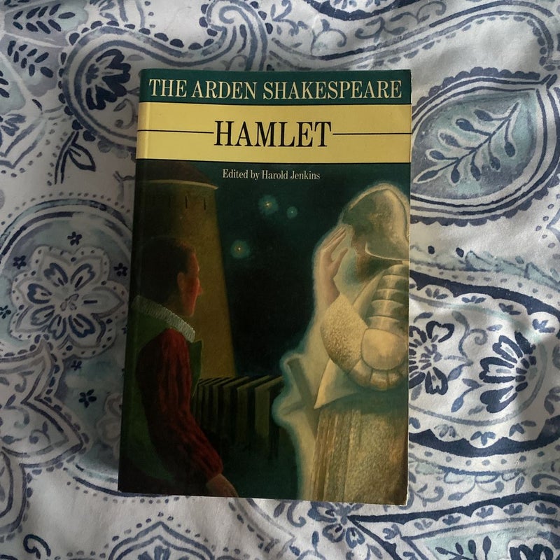 Hamlet by William Shakespeare, Paperback | Pangobooks