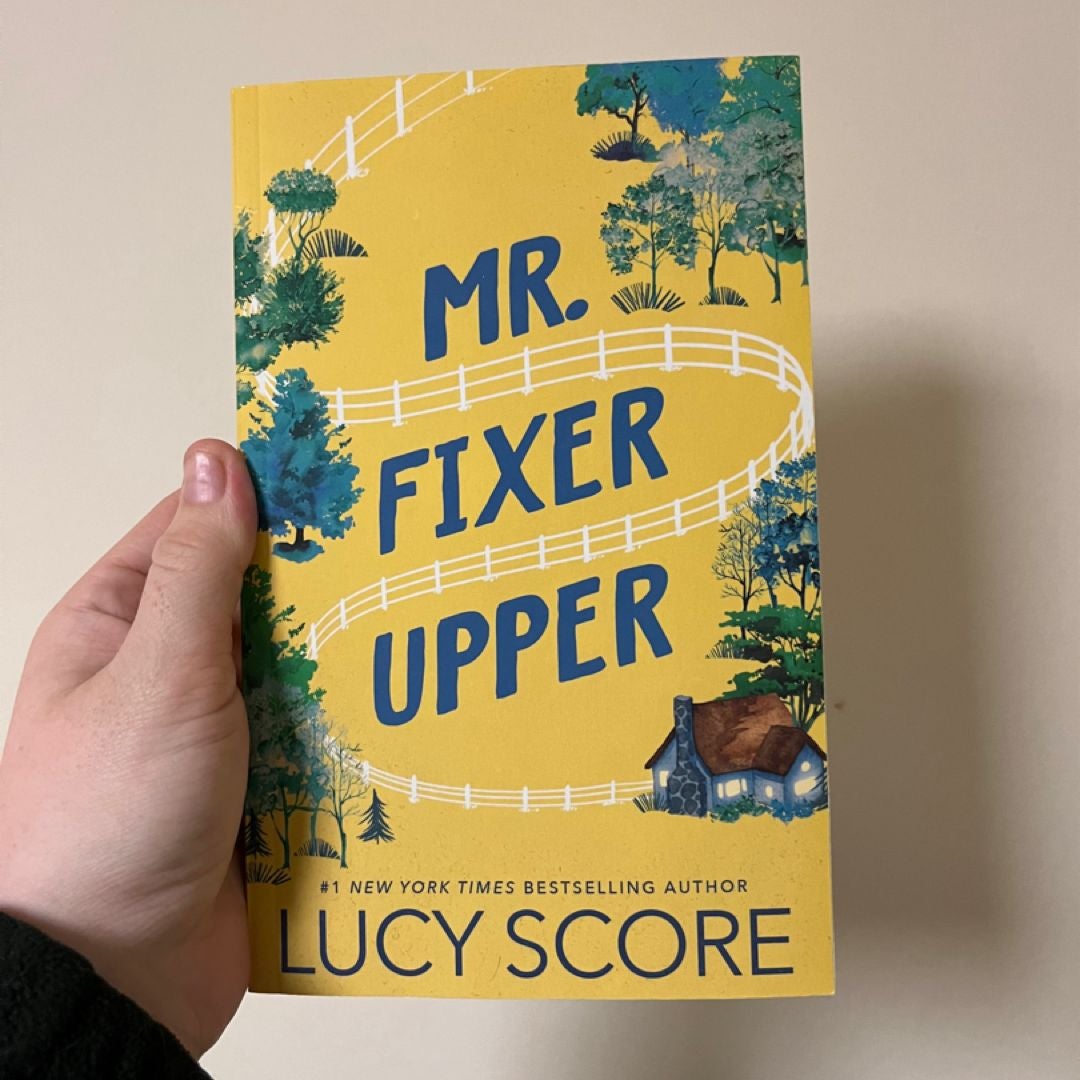 Mr. Fixer Upper by Lucy Score, Paperback | Pangobooks