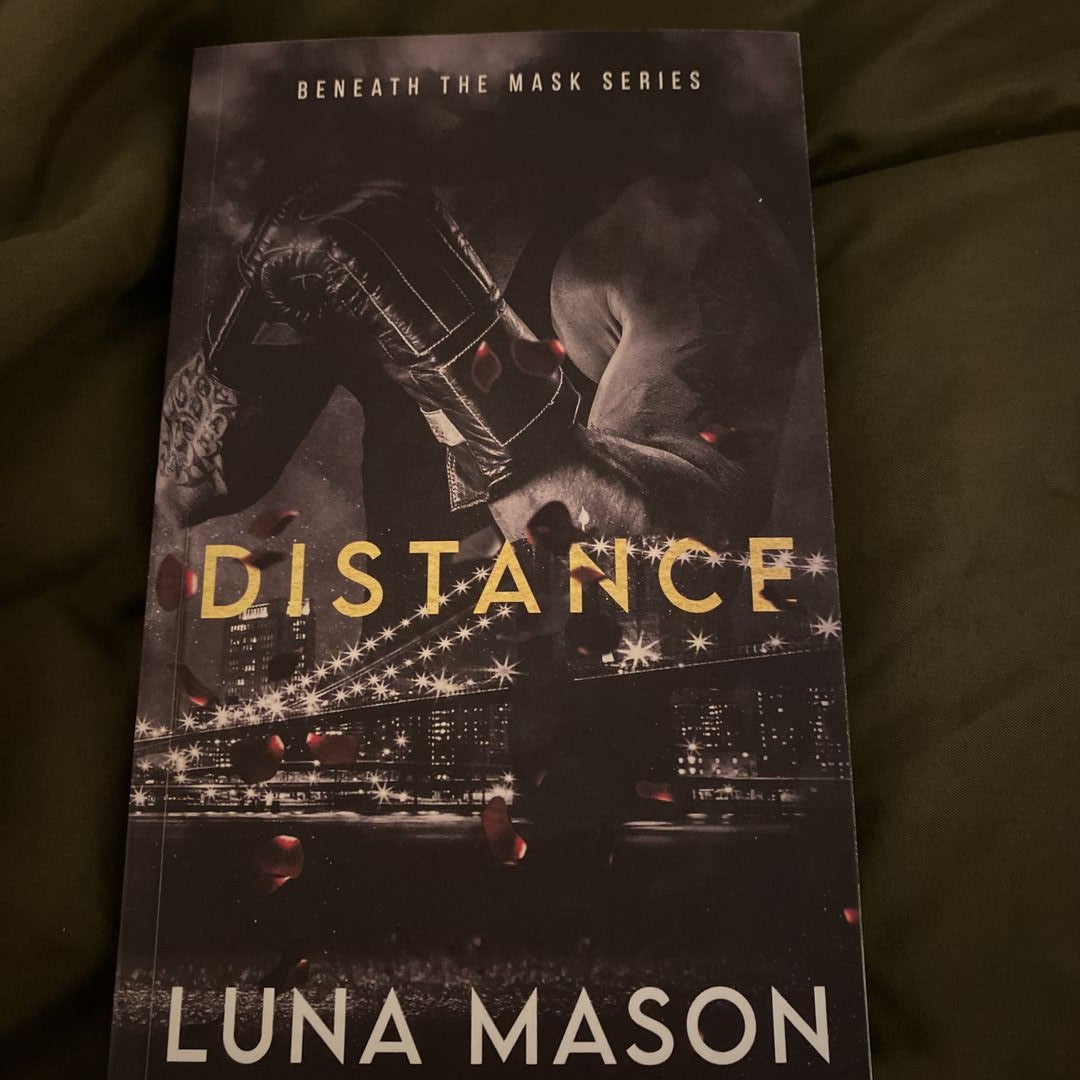 Distance by Luna Mason, Paperback | Pangobooks
