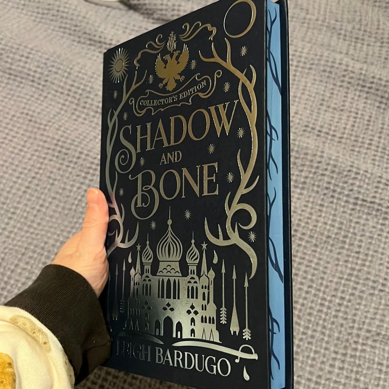 Shadow and Bone - Fairyloot Collector’s Edition by Leigh Bardugo, Hardcover | Pangobooks