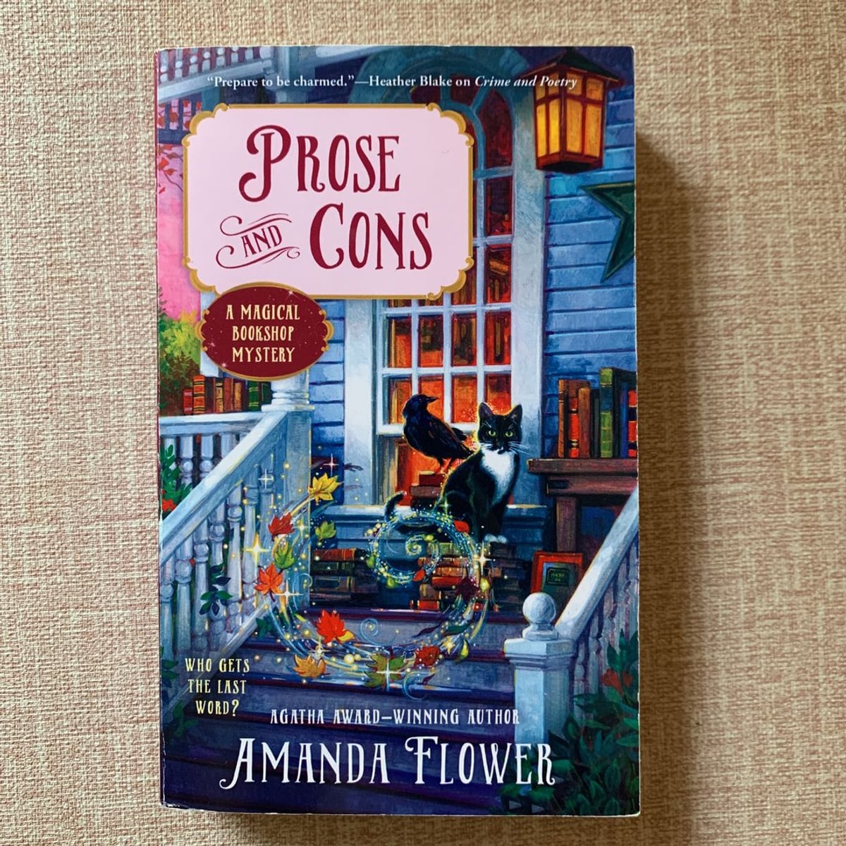 Prose and Cons by Amanda Flower, Paperback | Pangobooks