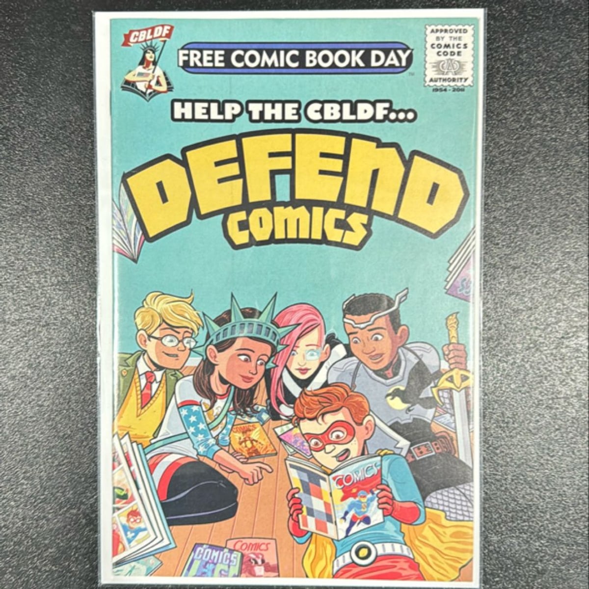 Defend Comics CBLDF by CBLDF, Paperback | Pangobooks