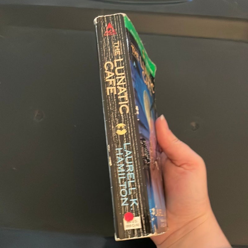 The lunatic cafe by Laurell k. Hamilton , Paperback | Pangobooks