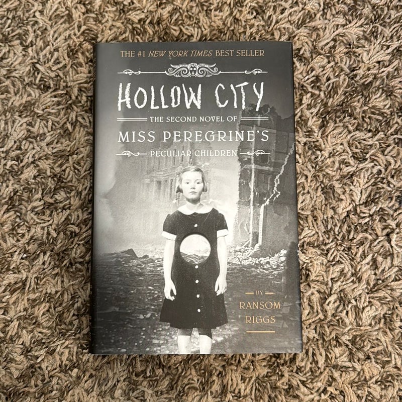 Hollow City by Ransom Riggs (Illustrator), Hardcover | Pangobooks