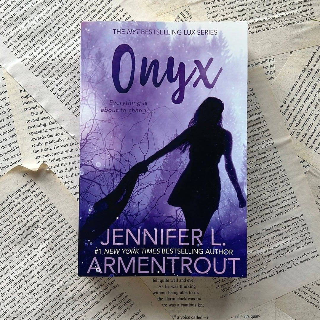 Onyx by Jennifer L. Armentrout, Paperback | Pangobooks
