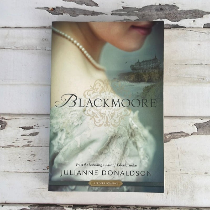 Blackmoore by Julianne Donaldson, Paperback | Pangobooks