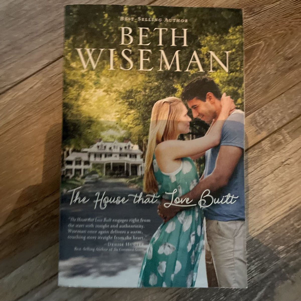 The House That Love Built by Beth Wiseman, Paperback | Pangobooks