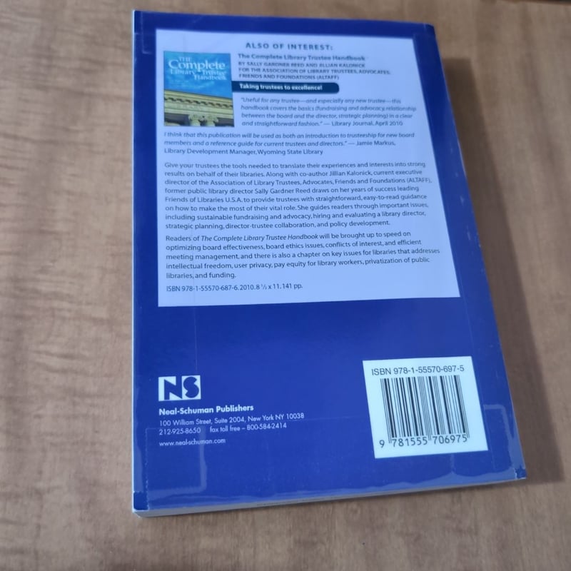 Introduction to Public Librarianship by Kathleen de la Peña McCook