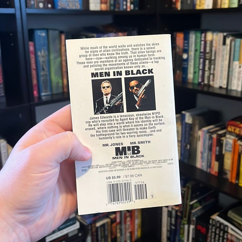 MIB: Men In Black by Steve Perry, Paperback | Pangobooks