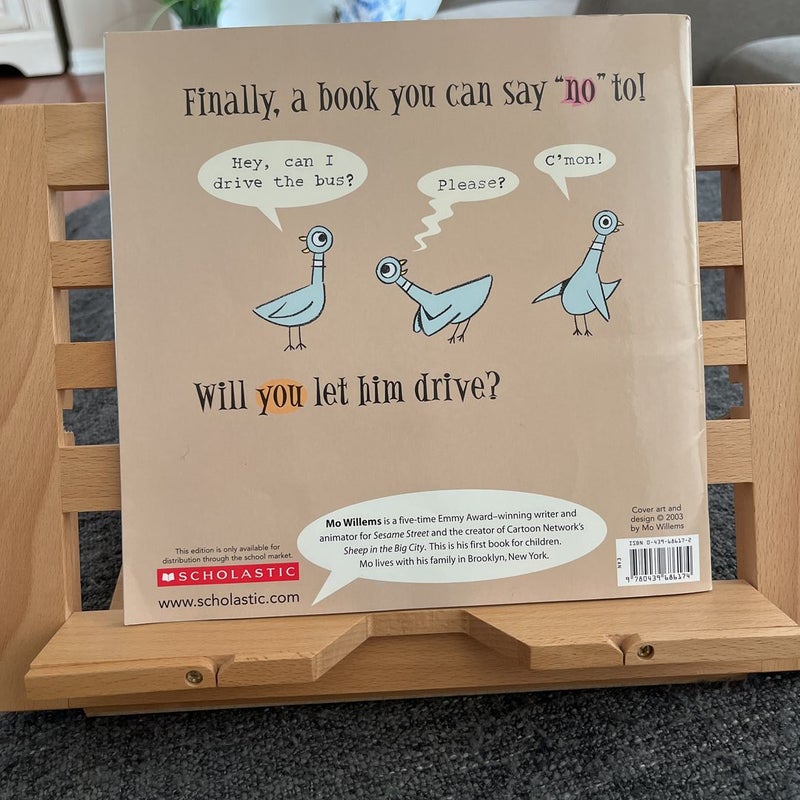 Don't Let the Pigeon Drive the Bus! by Mo Willems, Paperback | Pangobooks