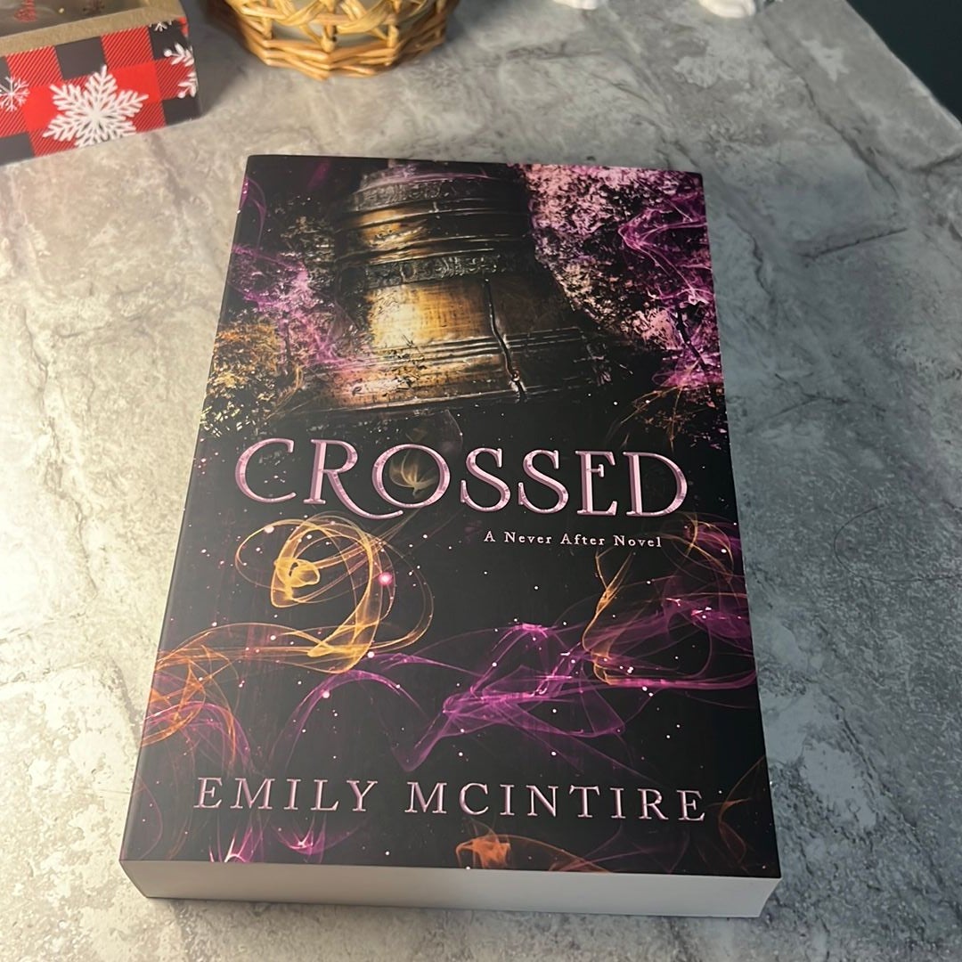 Crossed by Emily McIntire, Paperback | Pangobooks