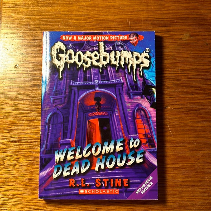 Welcome to Dead House by R. L. Stine, Paperback | Pangobooks