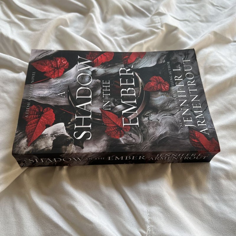 A Shadow in the Ember by Jennifer L. Armentrout, Paperback | Pangobooks