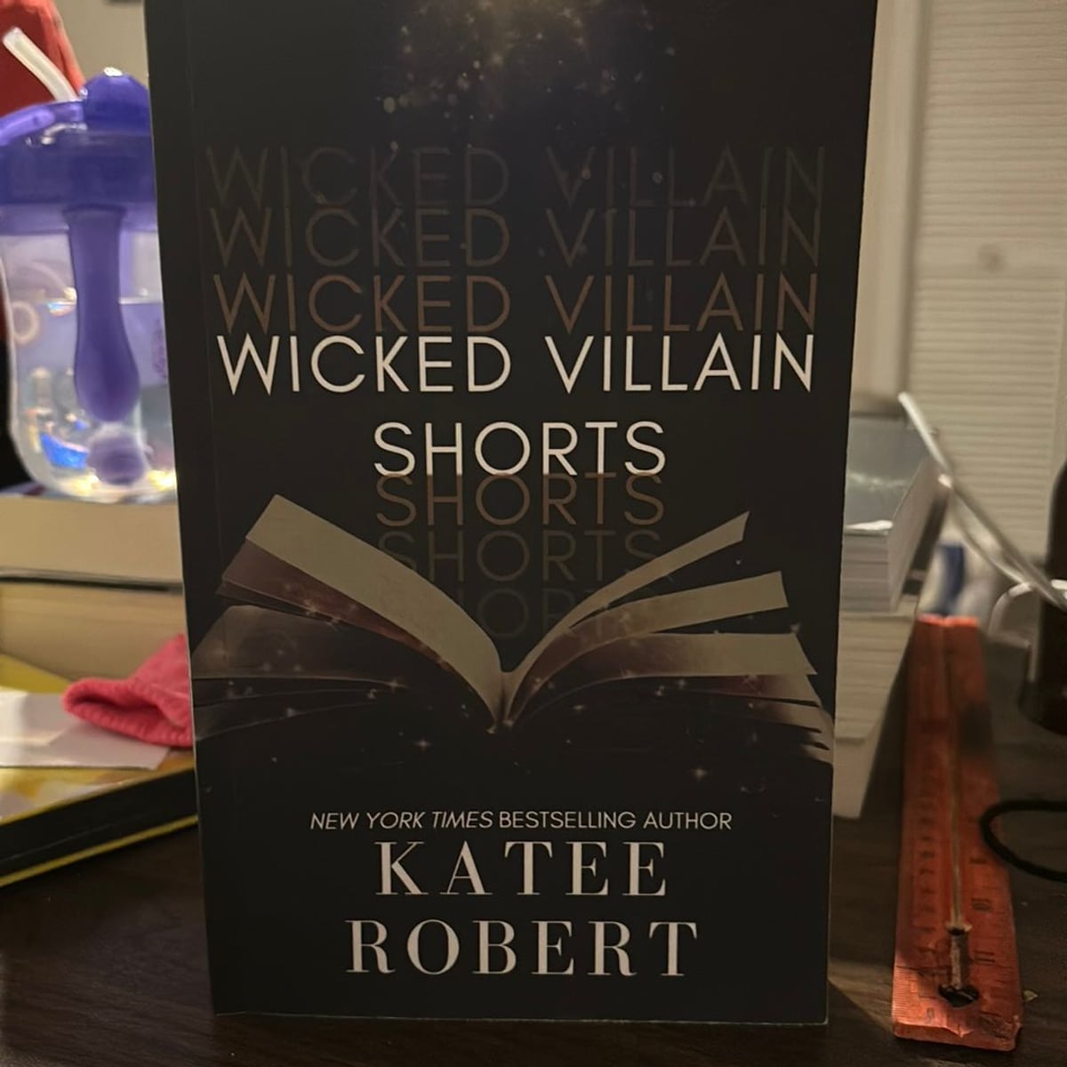 Wicked Villain Shorts by Katee Robert, Paperback | Pangobooks